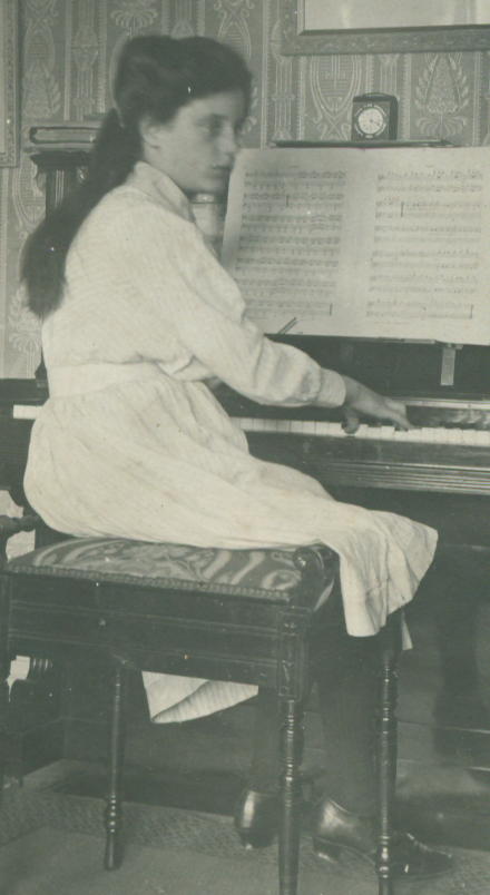 Annie Pratten photos